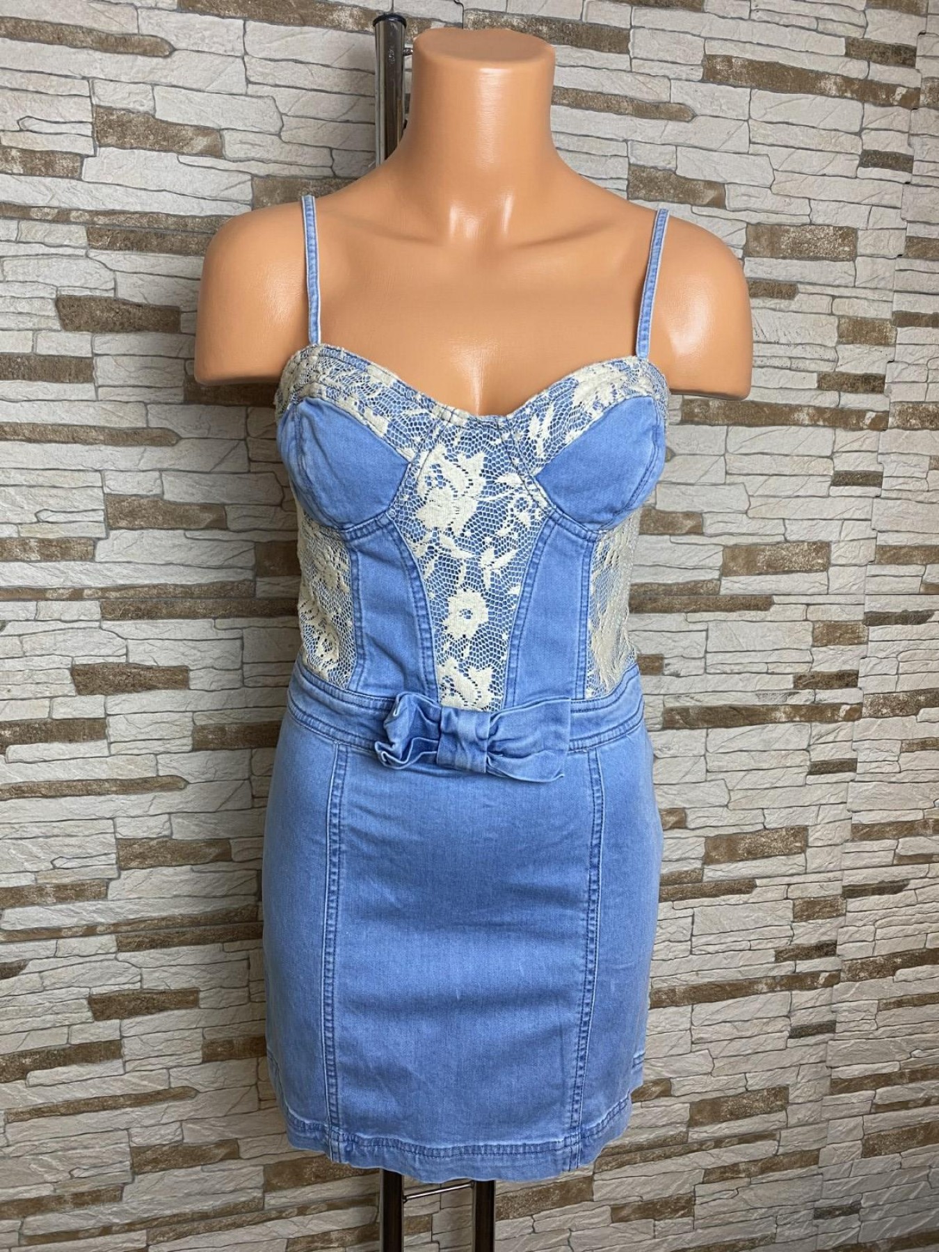 Rochie blugi cu aplicatii brodate Zara - ReTrend.ro